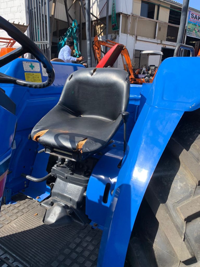 Tractor agrícola Mitsubishi - Import. Export. Sakai Maquinarias Ltda